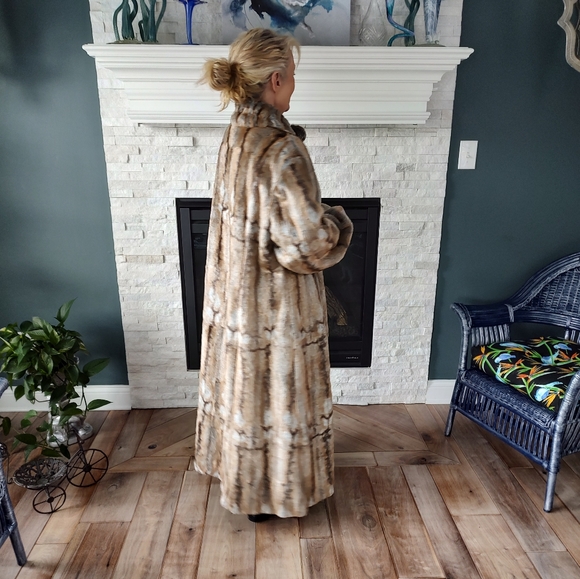 Pamela McCoy | Jackets & Coats | Pamela Mccoy Faux Fur Coat | Poshmark